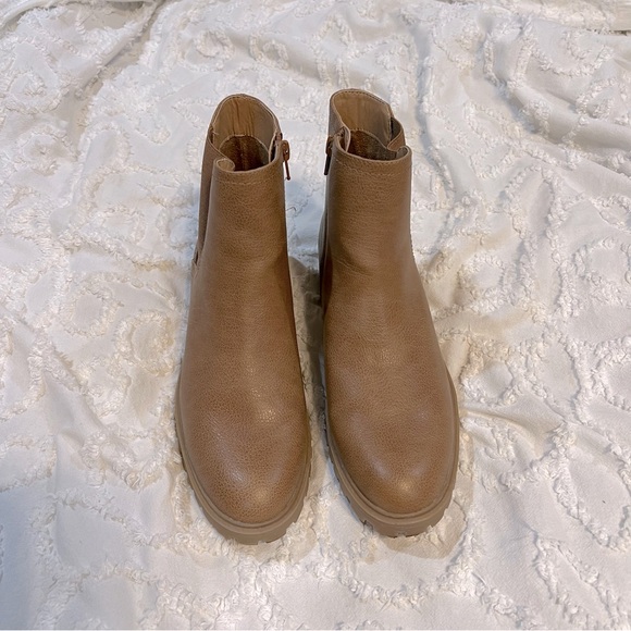 Wonderly | Shoes | Wonderly Hiro Chelsea Boots Cognac Size 9 | Poshmark